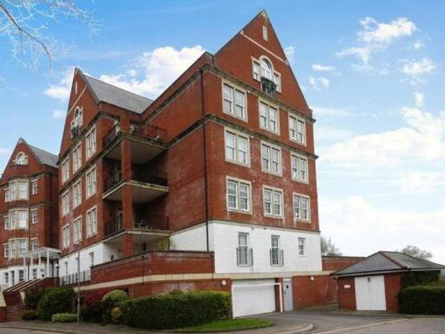 2 Bedroom Apartment For Sale In Brentwood, Essex