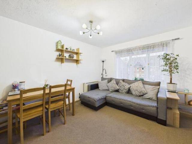 2 bedroom apartment for sale in Bridgewater Court, Langley, Berkshire, SL3