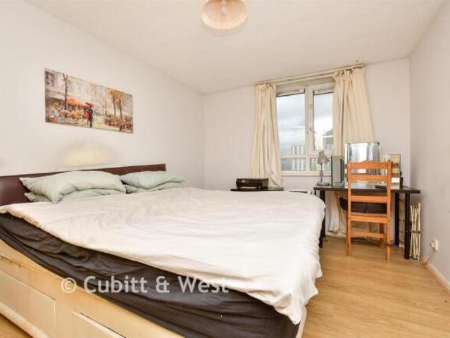 2 bedroom apartment for sale in Brighton Road, Sutton, Surrey, SM2