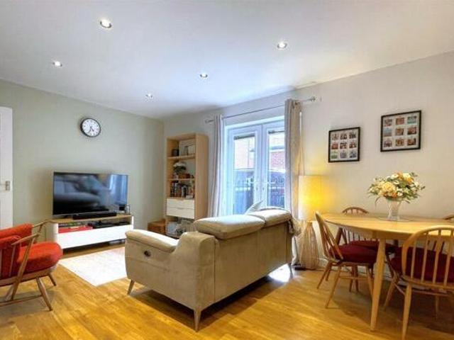 2 Bedroom Apartment For Sale In Bromley