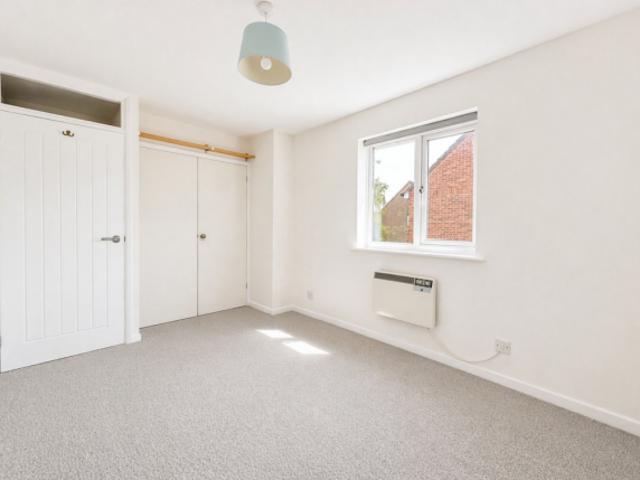 2 bedroom apartment for sale in Brooklands Walk, Chelmsford, CM2