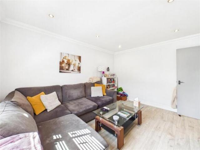 2 bedroom apartment for sale in Broomfield Road, Chelmsford, Essex, CM1