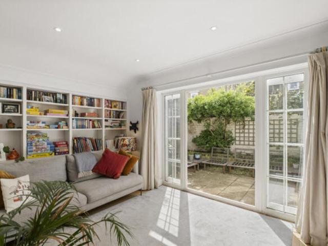 2 bedroom apartment for sale in Broughton Road, London, SW6