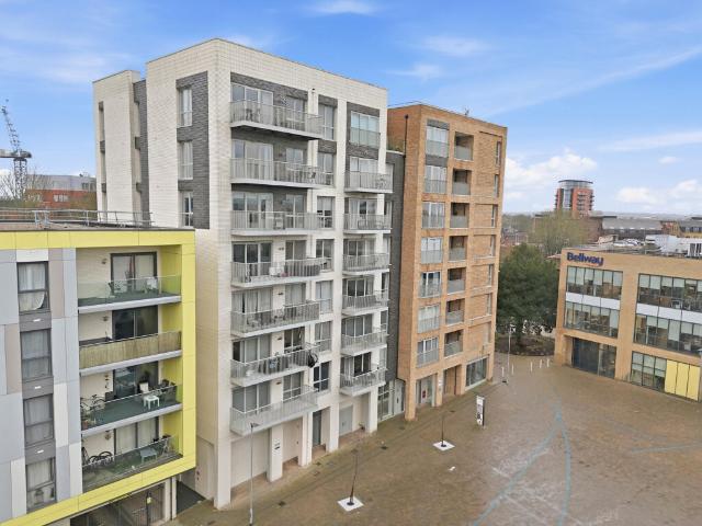 2 bedroom apartment for sale in Cunard Square, Chelmsford, CM1