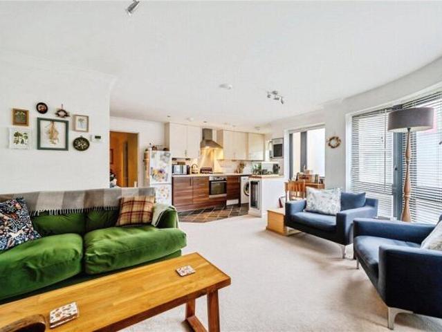 2 bedroom apartment for sale in Canal Walk, Southampton, Hampshire, SO14