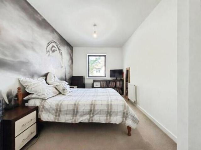 2 bedroom apartment for sale in Carnarvon Road, Southend on Sea, Essex, SS2