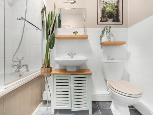 2 bedroom apartment for sale in Carlingford Road, London, N15