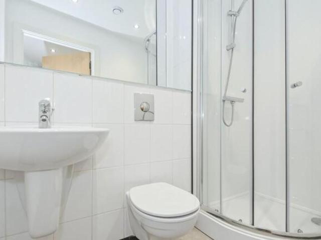 2 bedroom apartment for sale in Catalina, City Island, LS12