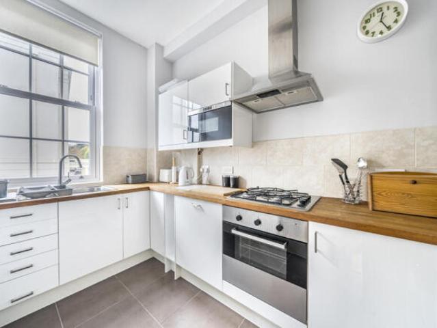 2 bedroom apartment for sale in Cedar Court Road, Cheltenham, Gloucestershire, GL53