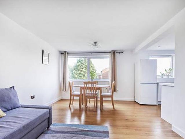 2 bedroom apartment for sale in Cedar Court St Albans Hertfordshire AL4