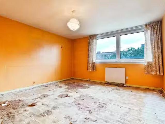 2 Bedroom Apartment For Sale In Cedar Street, Woodside, Glasgo.