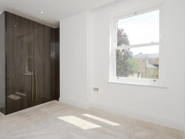 2 bedroom apartment for sale in Chambers Park Hill, Wimbledon, SW20