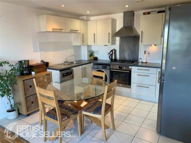 2 bedroom apartment for sale in Chadwick Road, Slough, Berkshire, SL3