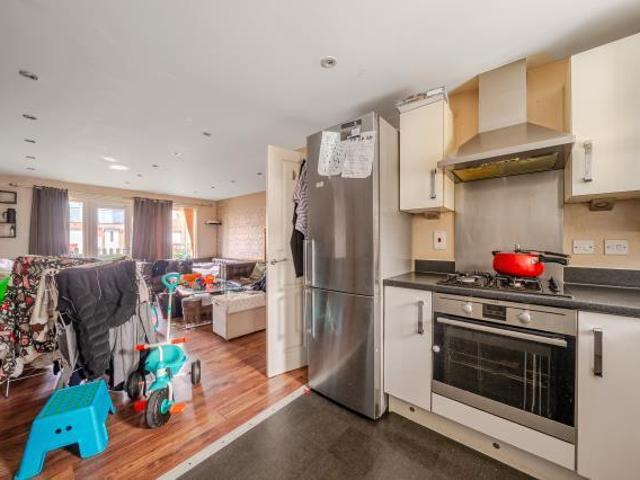 2 bedroom apartment for sale in Chadwick Road, Slough, SL3