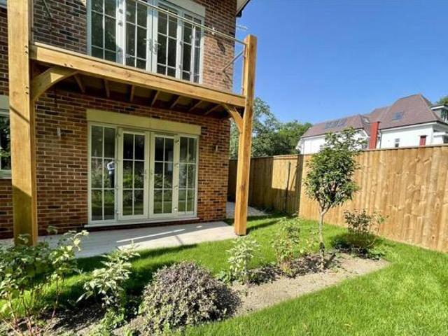 2 Bedroom Apartment For Sale In Christchurch, Dorset
