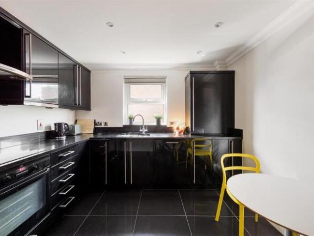 2 bedroom apartment for sale in Churchfields, South Woodford, E18