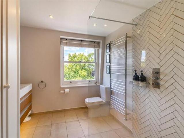 2 bedroom apartment for sale in Clapham Common South Side, London, SW4