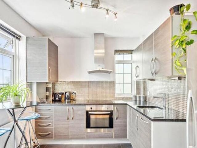 2 Bedroom Apartment For Sale In Clapham, London