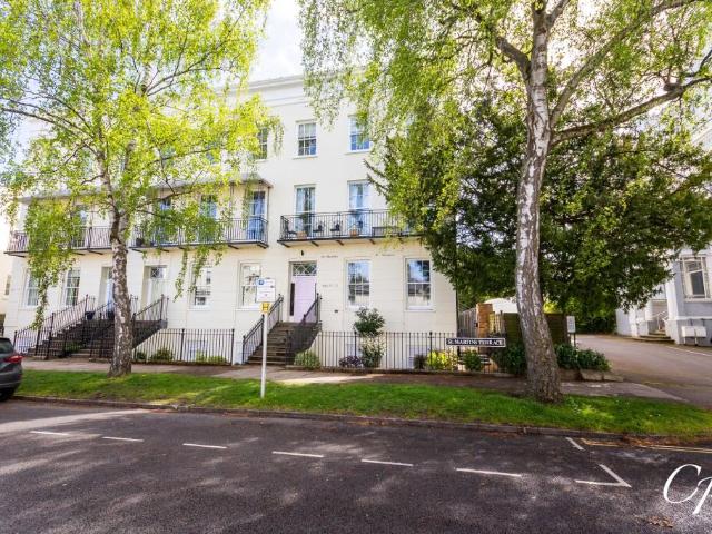 2 bedroom apartment for sale in Clarence Square, Cheltenham, GL50