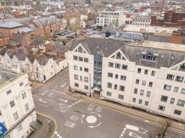 2 bedroom apartment for sale in Clarendon Avenue, Leamington Spa, Warwickshire, CV32