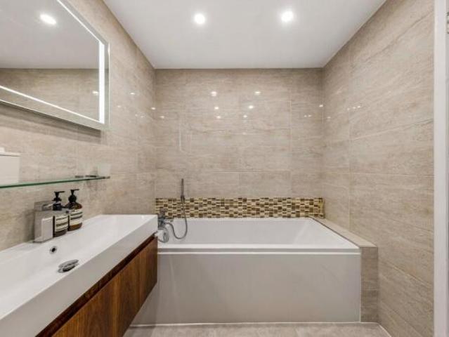 2 bedroom apartment for sale in Cleveden Drive, Kelvinside, Glasgow, G12