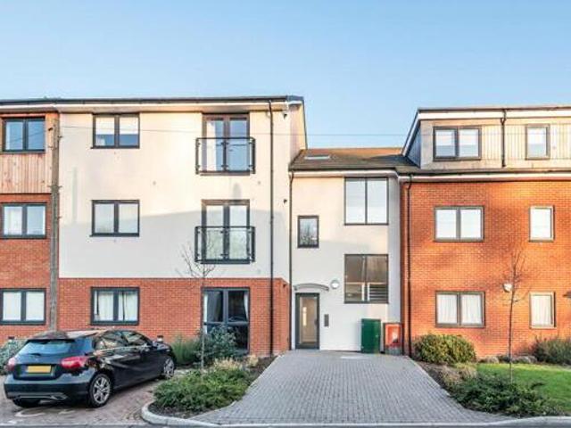 2 Bedroom Apartment For Sale In Cooks Way, Hitchin