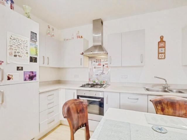 2 bedroom apartment for sale in Cole Court, Southend on sea, SS2