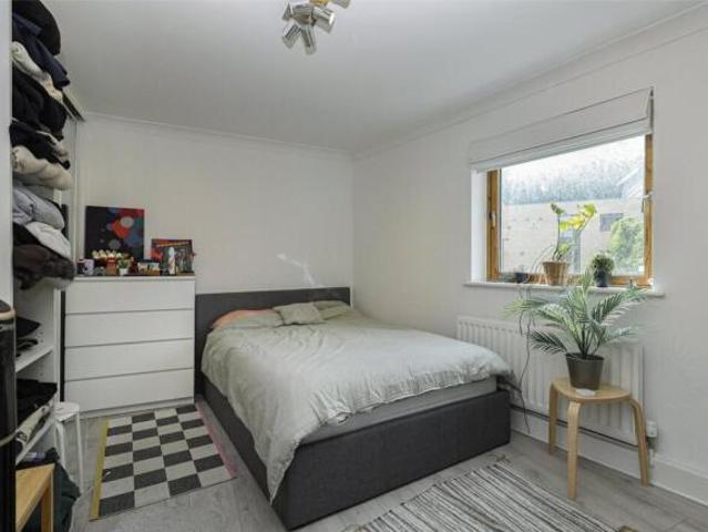 2 bedroom apartment for sale in Commercial Road, Westferry, E14