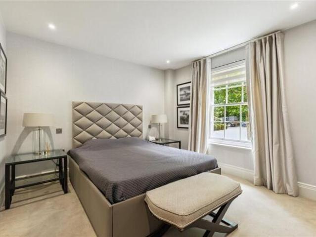 2 bedroom apartment for sale in Connaught Square, Winchester, Hampshire, SO22