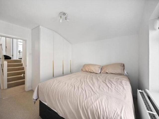 2 bedroom apartment for sale in Cotleigh Road, West Hampstead, NW6