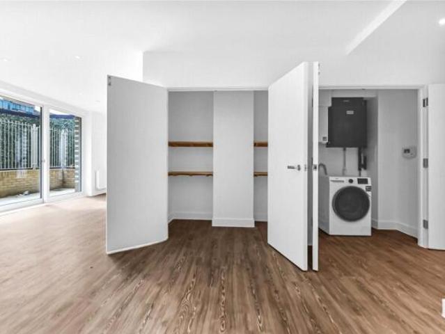 2 bedroom apartment for sale in Dukes Road, London, E17