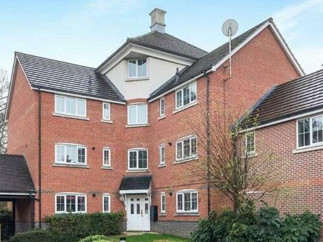 2 bedroom apartment for sale in De Port Gardens Chineham Basingstoke RG24