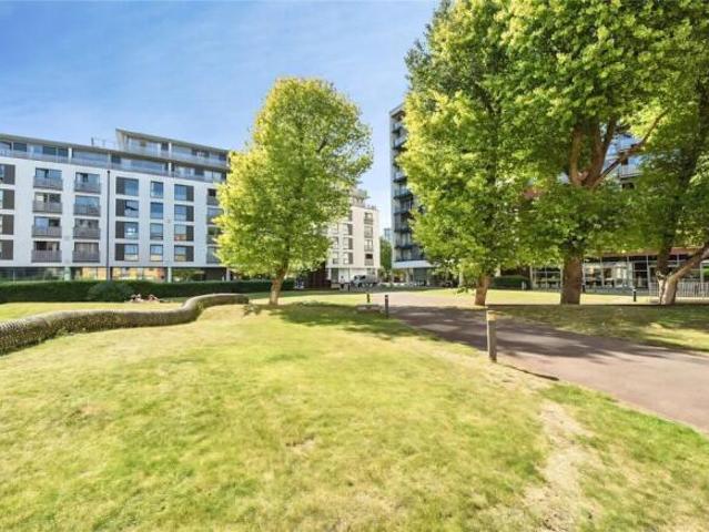2 bedroom apartment for sale in Deals Gateway, London, SE13