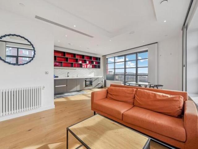 2 bedroom apartment for sale in Defoe House, London City Island, E14