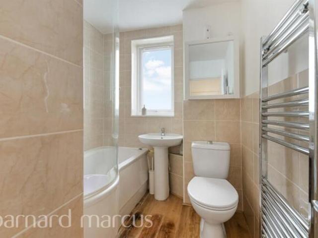 2 bedroom apartment for sale in Delamere Road, London, SW20