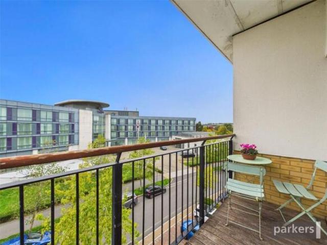 2 bedroom apartment for sale in Drake Way, Reading, Berkshire, RG2