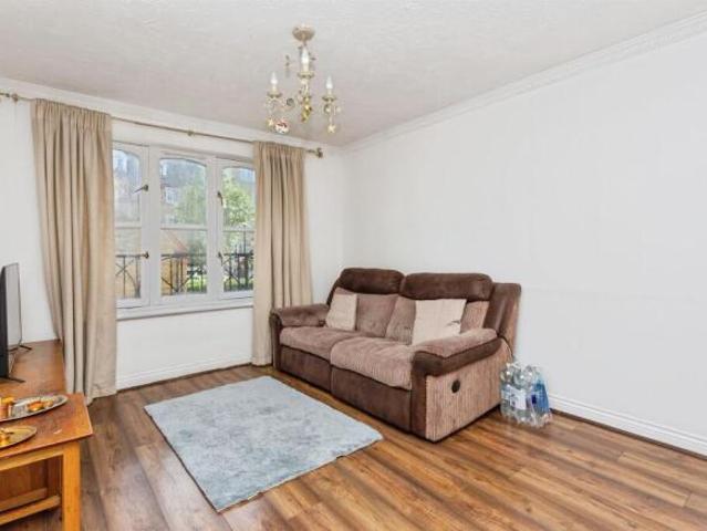 2 bedroom apartment for sale in Exeter Close, Watford, WD24