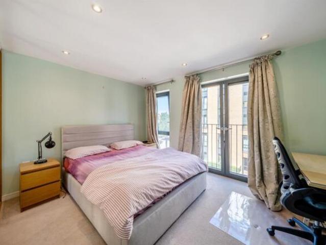 2 bedroom apartment for sale in Eythorne Road, London, SW9