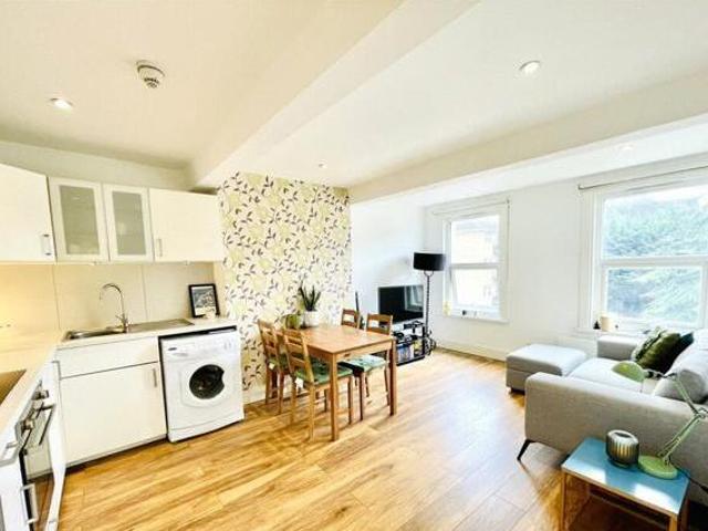 2 Bedroom Apartment For Sale In East Croydon, Parkhill
