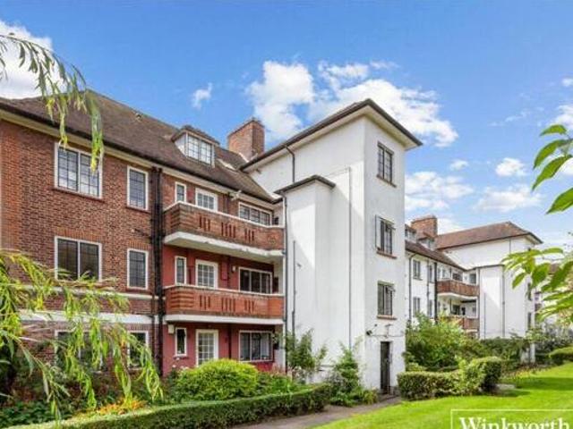 2 Bedroom Apartment For Sale In East Finchley, London