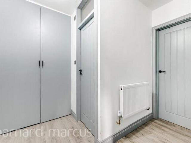 2 bedroom apartment for sale in Earlsfield Road, London, SW18
