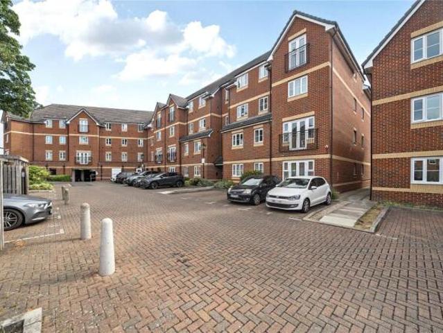 2 bedroom apartment for sale in Eaton Avenue, Slough, Berkshire, SL1