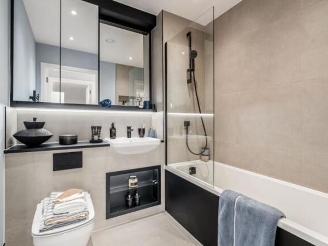 2 bedroom apartment for sale in Eddington Avenue, Cambridge, CB3