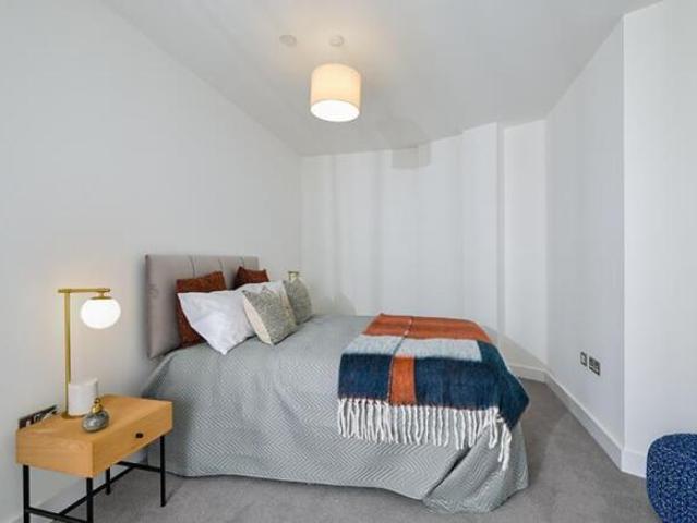 2 bedroom apartment for sale in Eddington Avenue, Cambridge, CB3