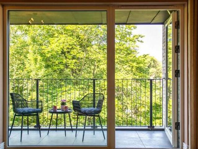 2 Bedroom Apartment For Sale In Edinburgh, Midlothian