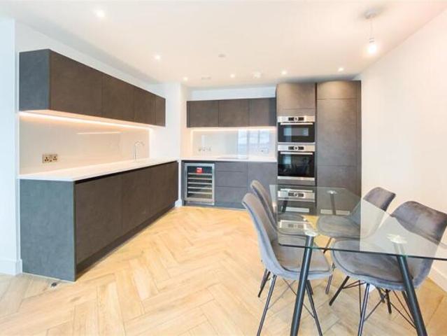 2 bedroom apartment for sale in Elizabeth Tower, M15