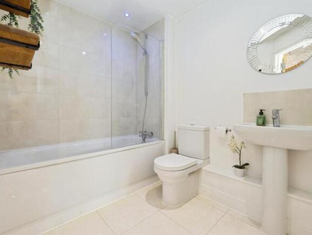 2 bedroom apartment for sale in Elliot Road, Watford, WD17