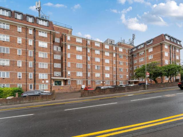 2 bedroom apartment for sale in Elmers End Road, London, SE20