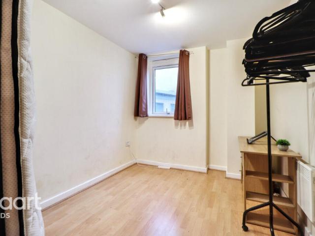 2 bedroom apartment for sale in Elmwood Lane, LEEDS, LS2