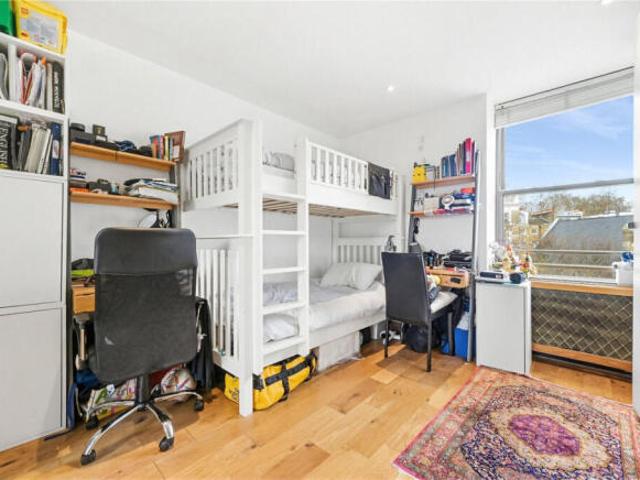2 bedroom apartment for sale in Emperors Gate, London, SW7 4, SW7